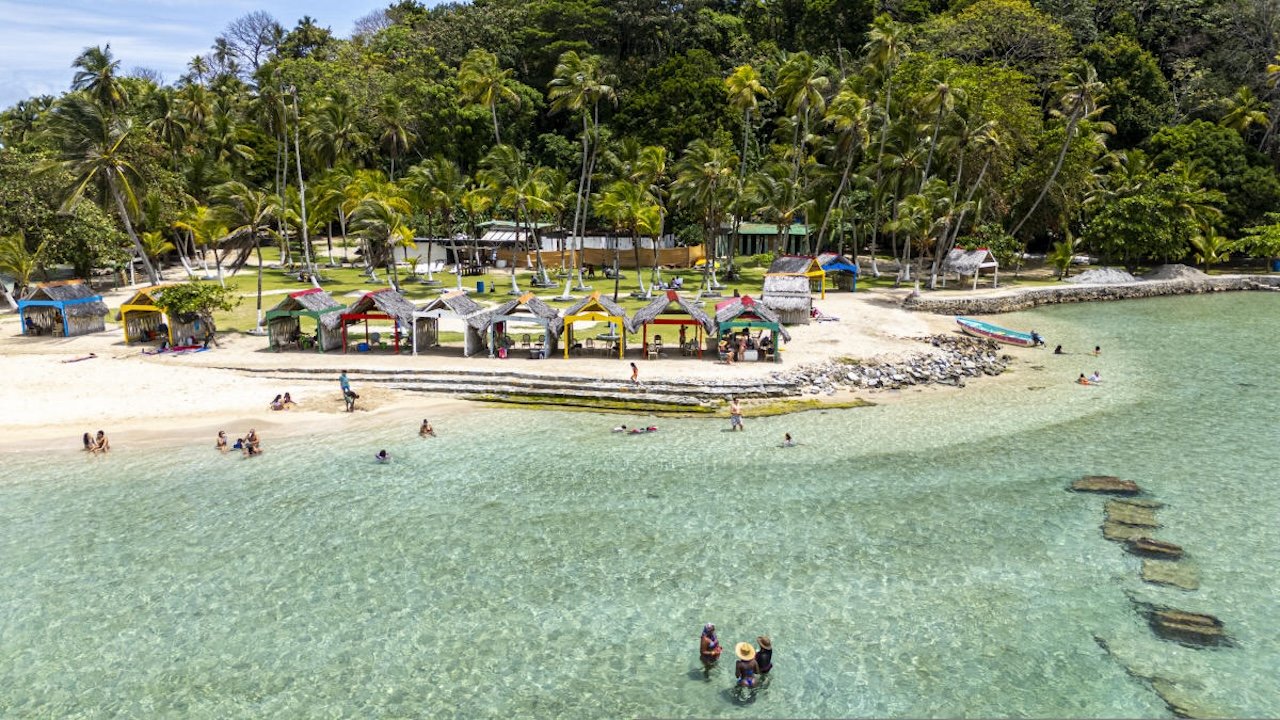 Isla Mamey Day Trip from Panama City / Excursion a Isla Mamey desde Panama
